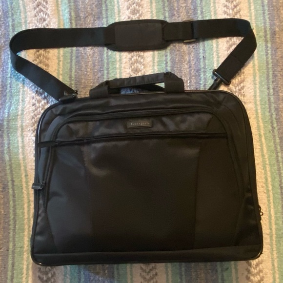 Targus | Bags | Euc Black Targus 6 Laptop Bag | Poshmark